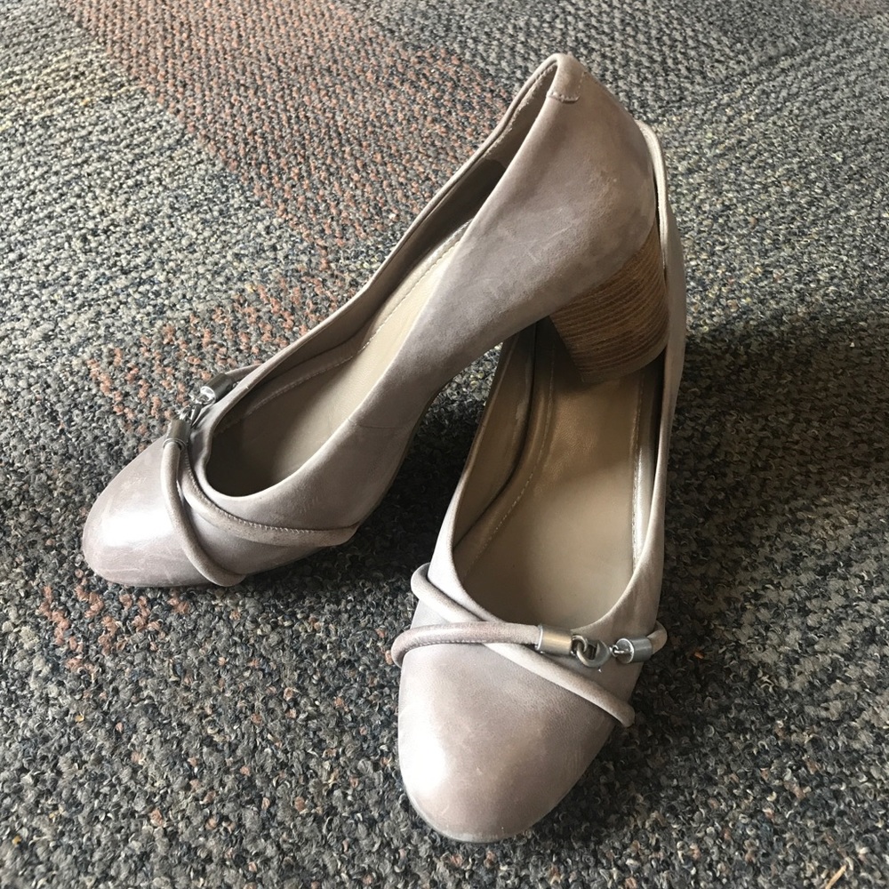Ecco Pumps With Wooden Block Heel In Beige Size 8 - Gem